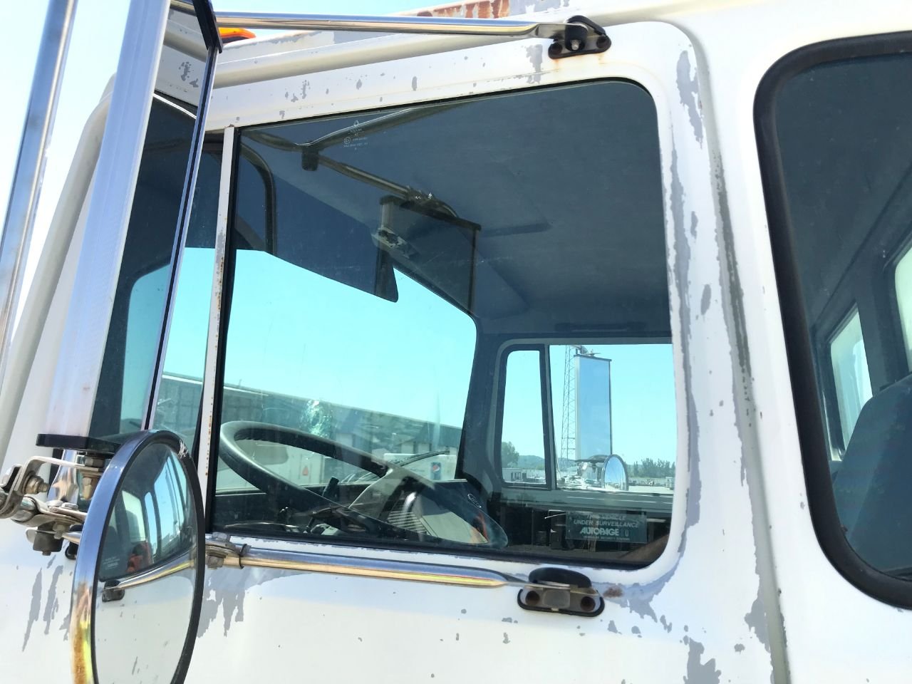 Mack CS MIDLINER Door Glass for Sale