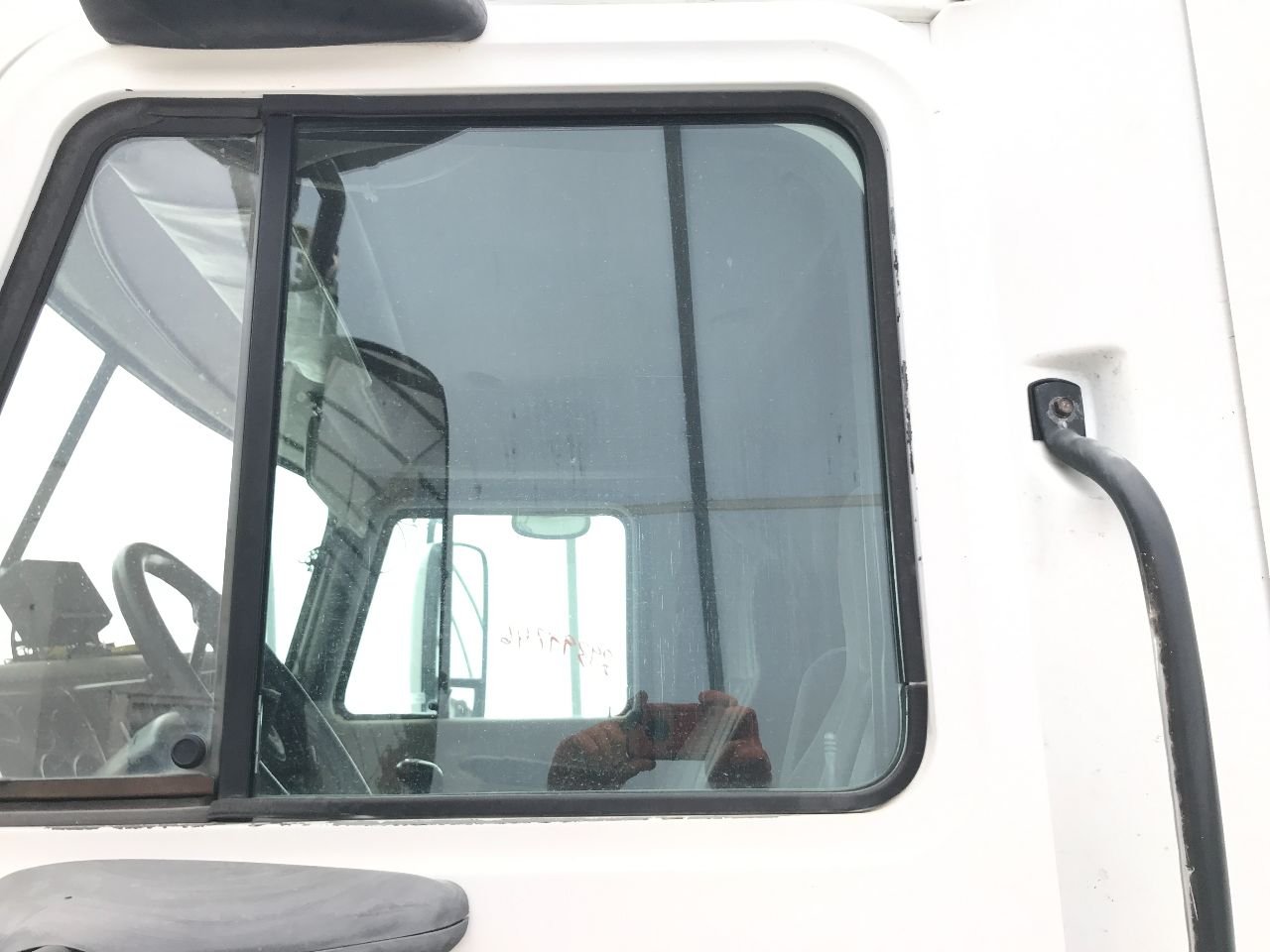 Mack CX613 Door Glass for Sale