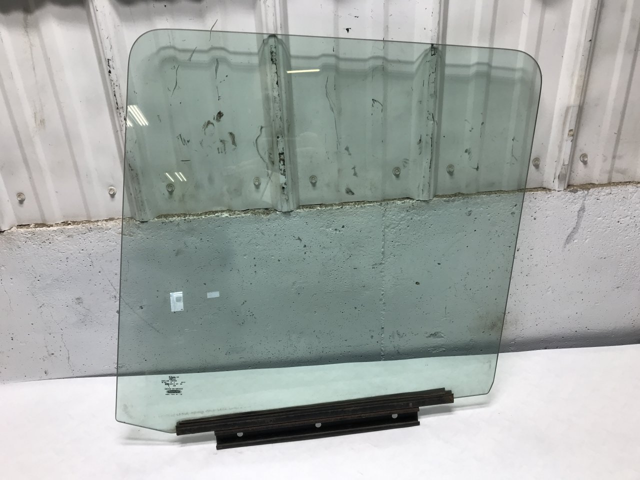 6807250110 | Freightliner FL60 Door Glass for Sale