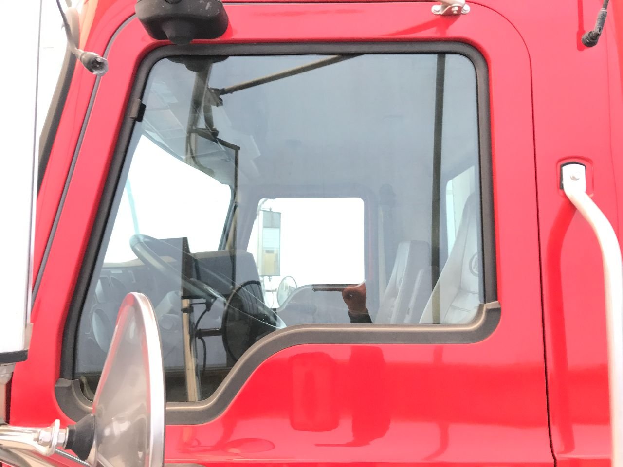 Mack GU500 Door Glass for Sale
