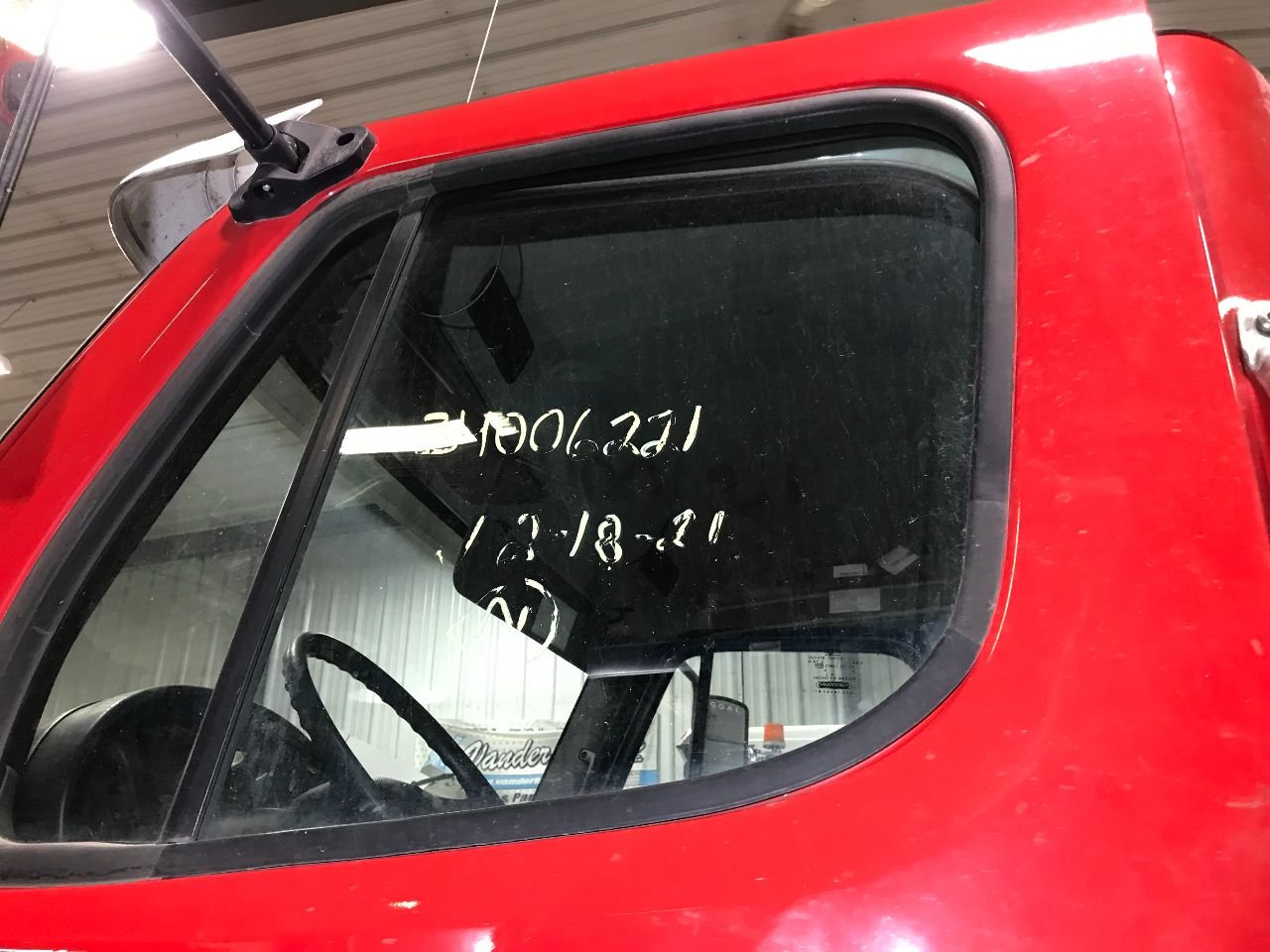 1848385000 | Freightliner M2 106 Door Glass for Sale