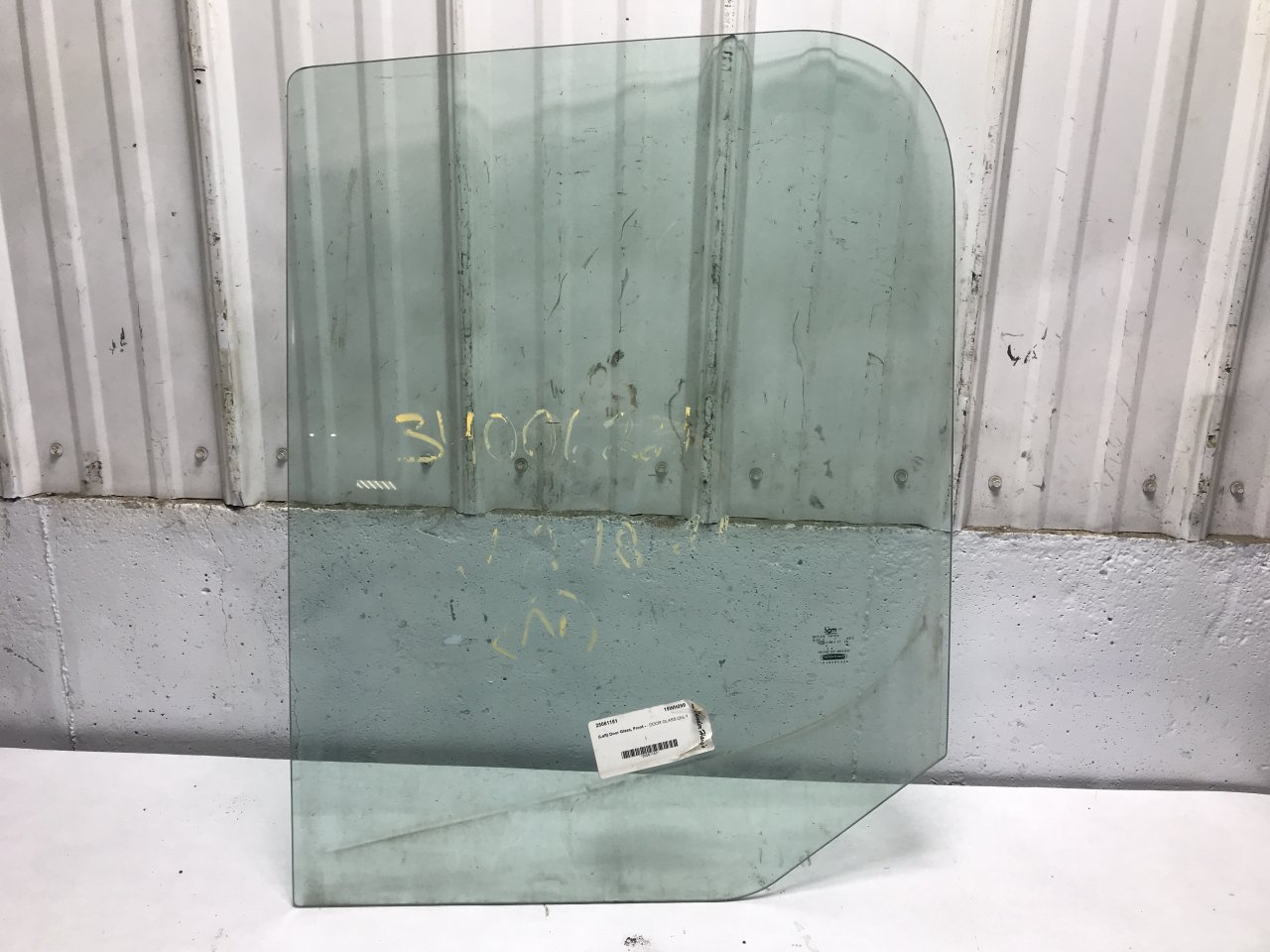 1848385000 | Freightliner M2 106 Door Glass for Sale