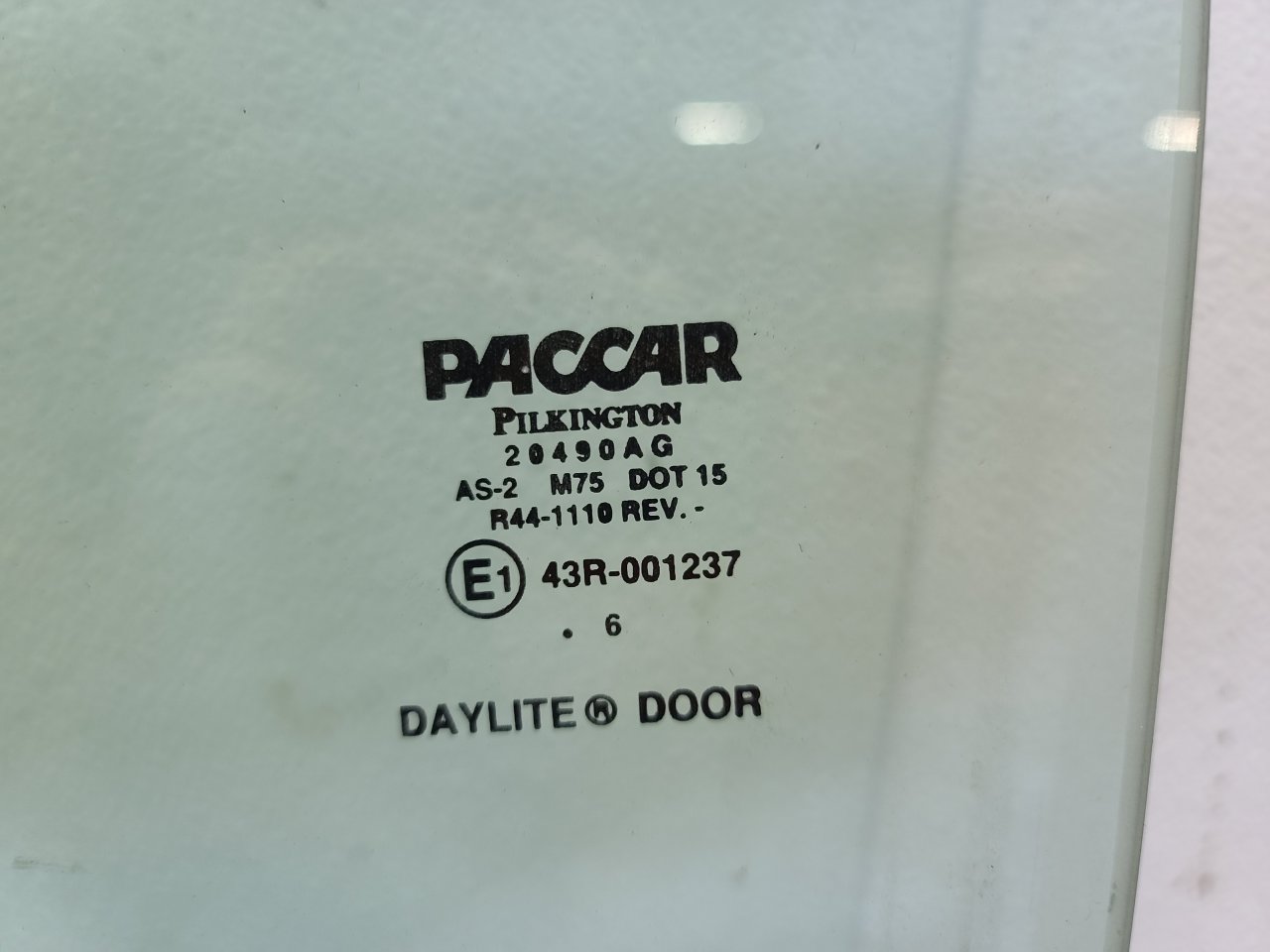 R44-1110 | Kenworth T680 Door Glass for Sale