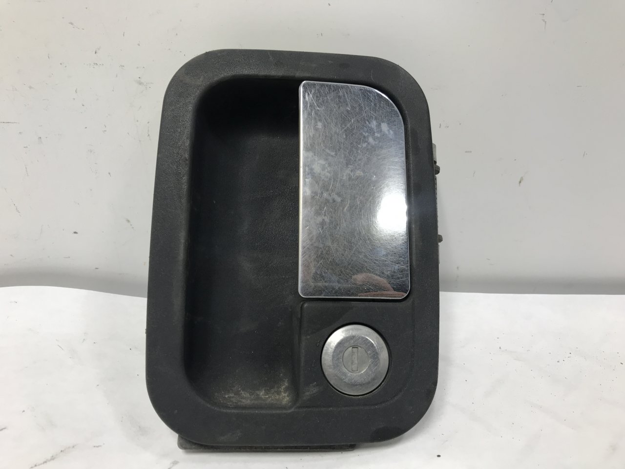 R56-1025 | Peterbilt 387 Door Handle for Sale