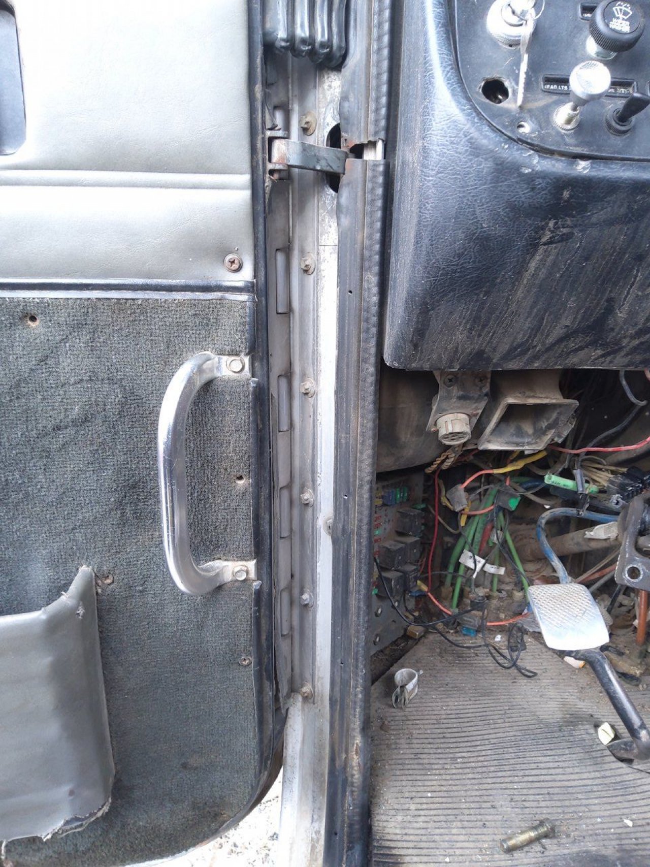 Peterbilt 379 Door Hinge, Front for Sale