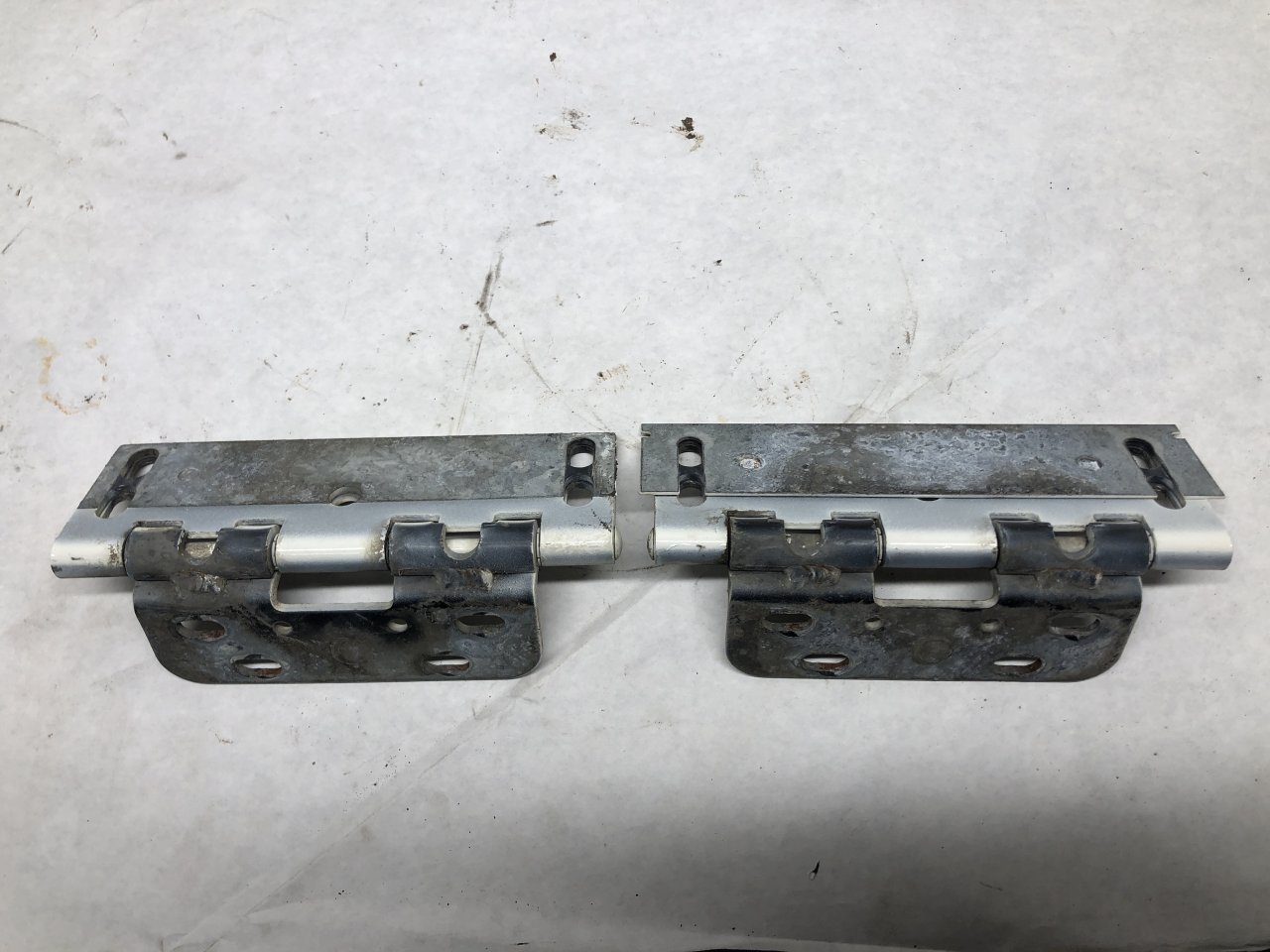 36QX51M | Mack CXU613 Door Hinge, Front for Sale
