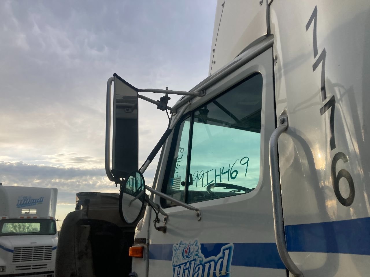 07-0915010 | International S2600 Door Mirror for Sale
