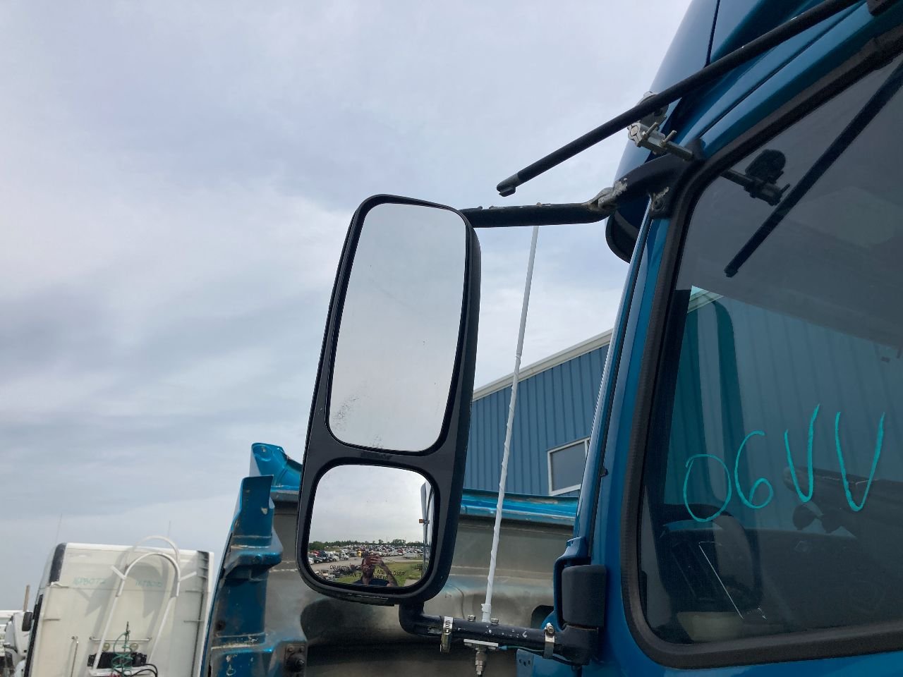 20588030 | Volvo VAH Door Mirror for Sale