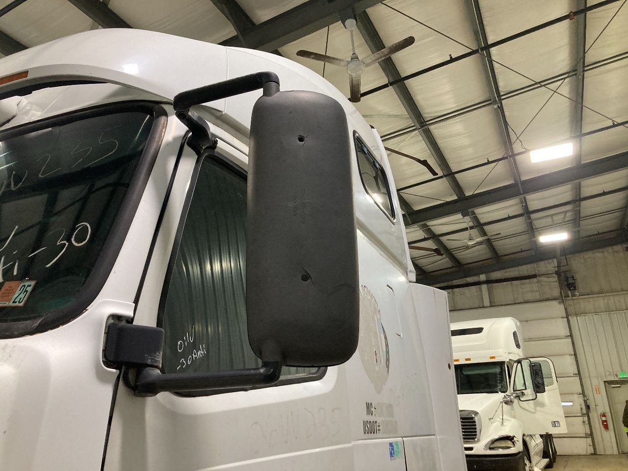 20588030 | Volvo VT Door Mirror for Sale