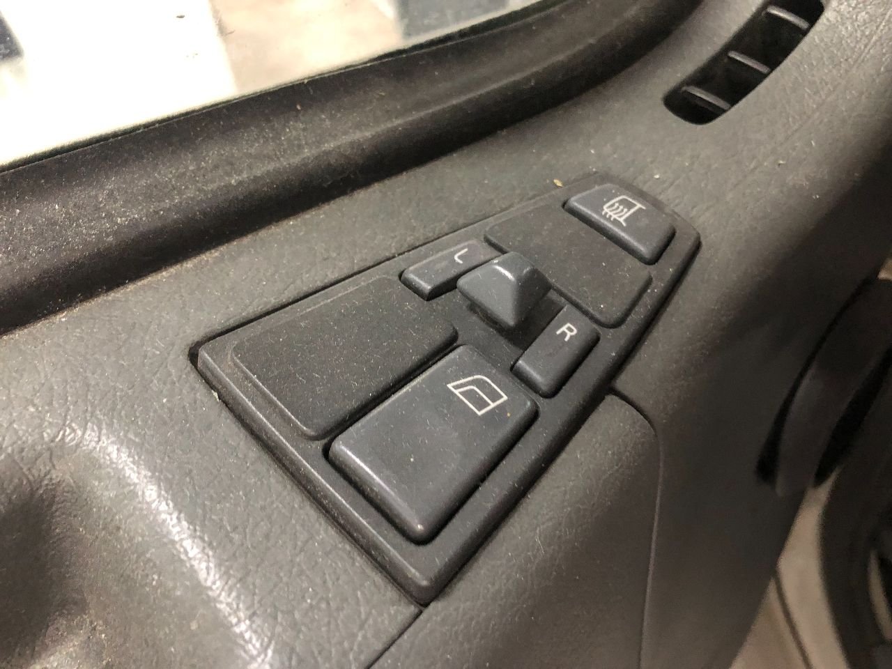 82239803 | Volvo VNL Door Mirror for Sale