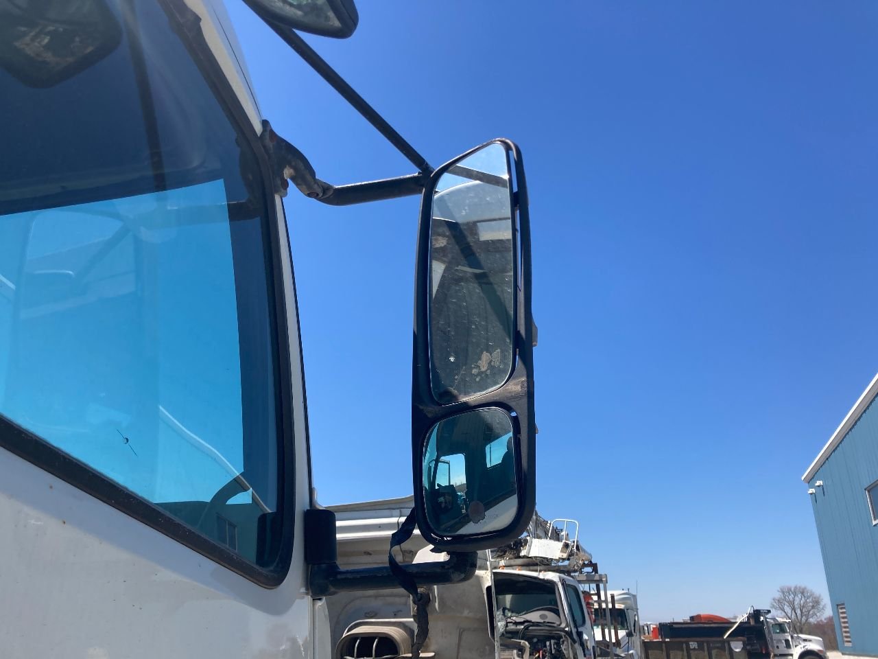 3981223 | Volvo VHD Door Mirror for Sale