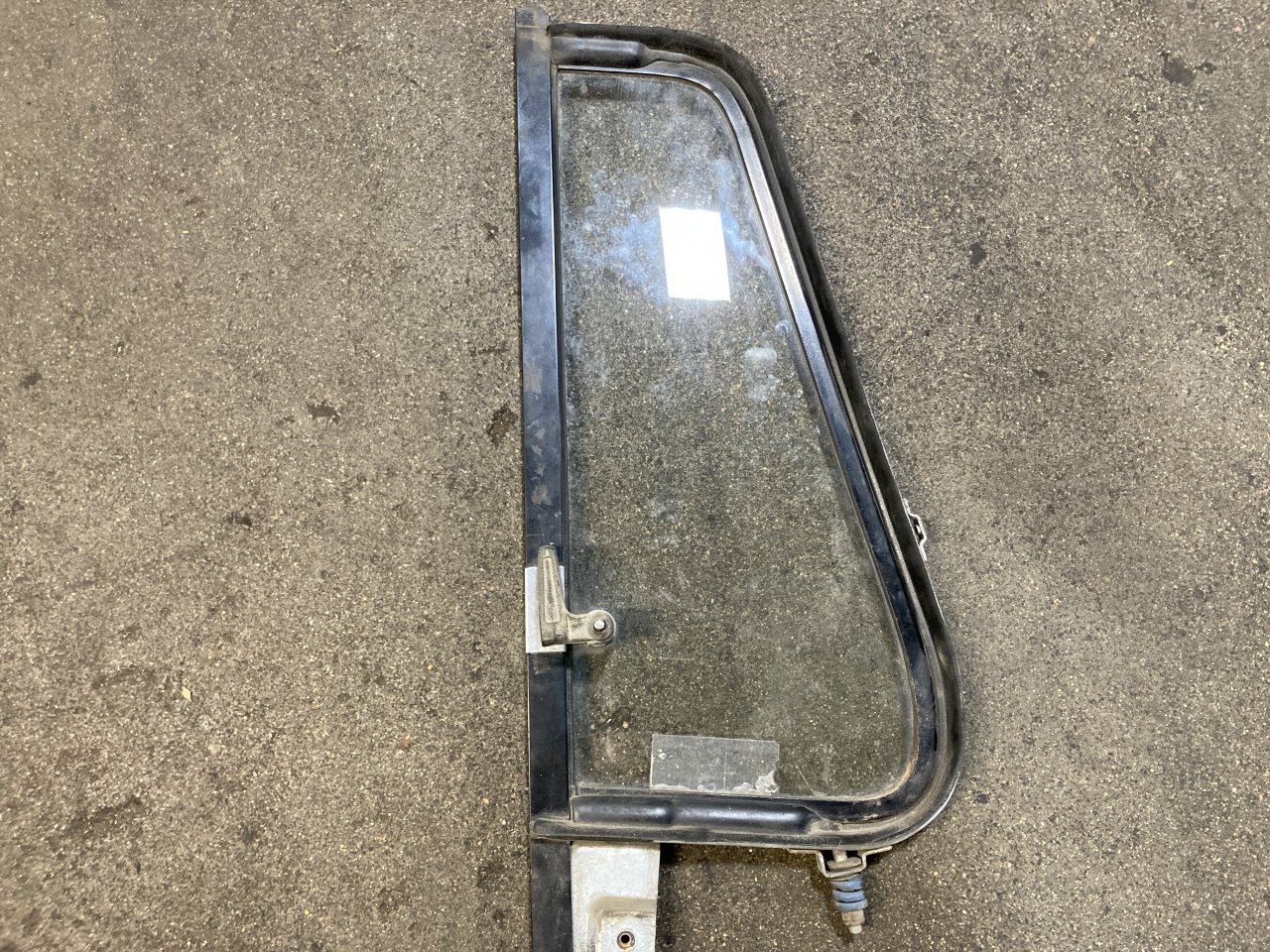 International S2600 Door Vent Glass for Sale