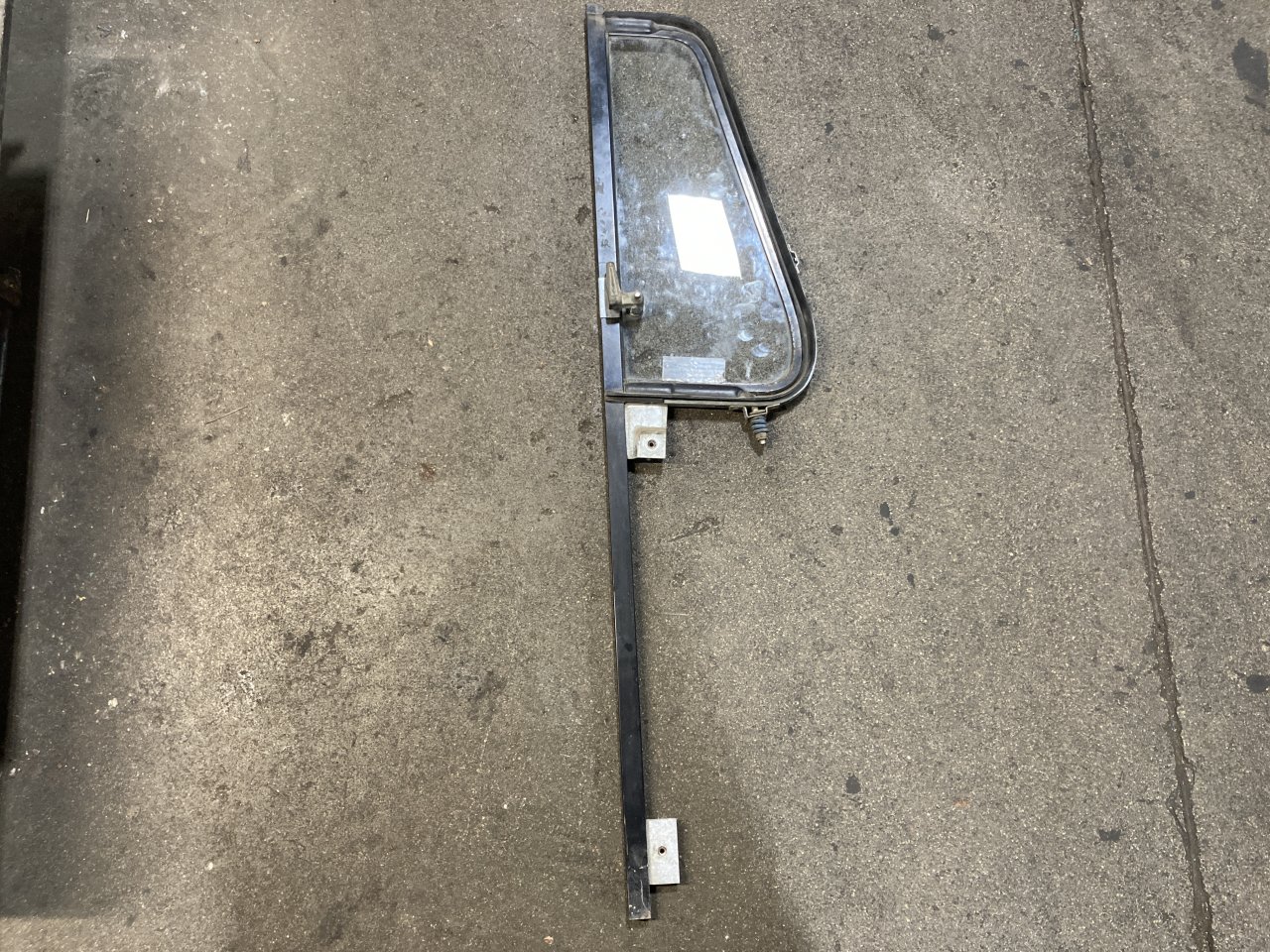 International S2600 Door Vent Glass for Sale
