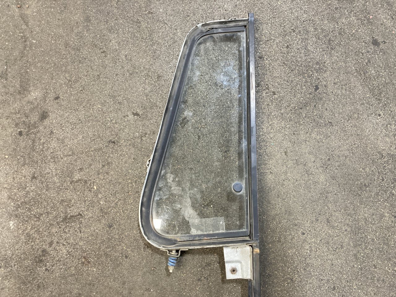 International S2600 Door Vent Glass for Sale