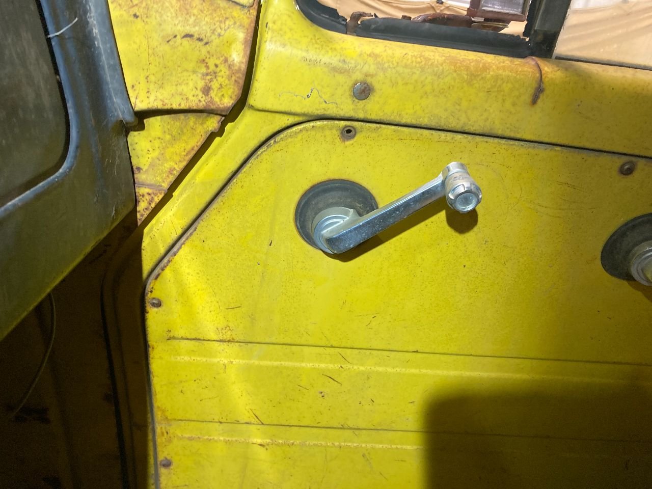 International 1700 LOADSTAR Door Window Crank for Sale