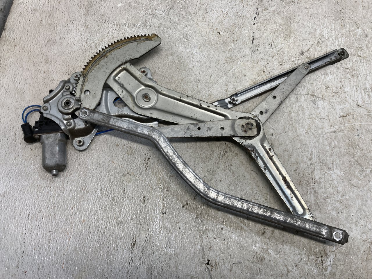 Hino 268 Front Door Window Regulator for Sale