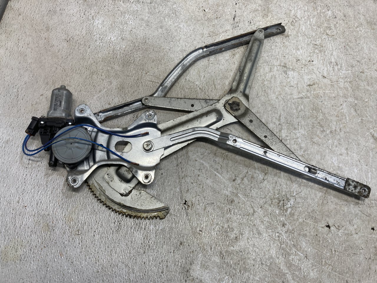 Hino 268 Front Door Window Regulator for Sale