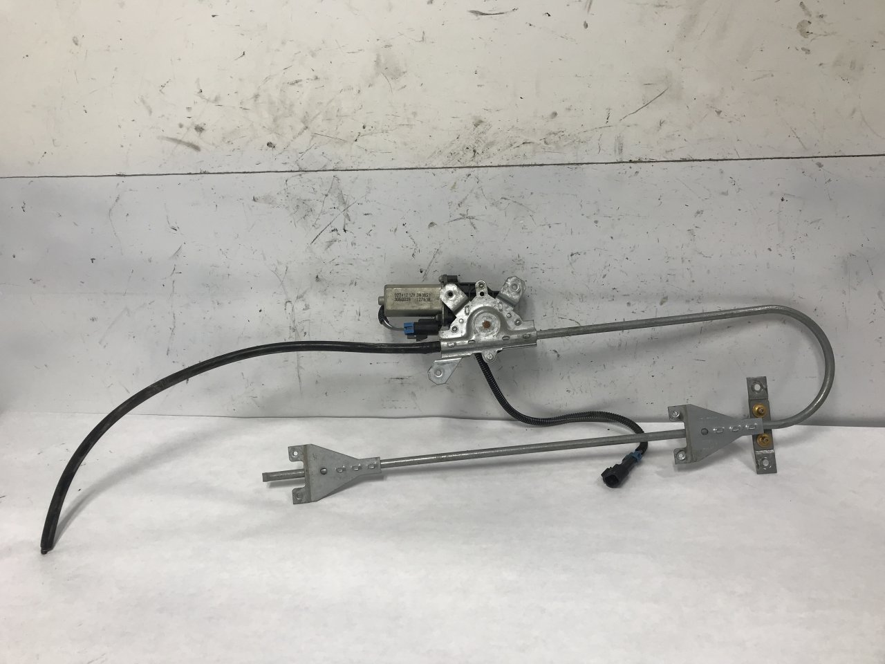 R21-6013R | Peterbilt 387 Front Door Window Regulator for Sale