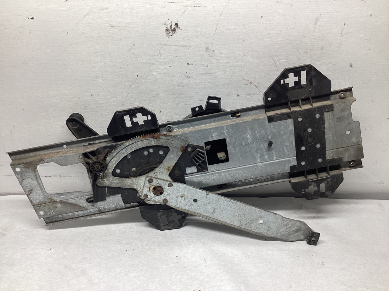 16643443 | International 4300 Front Door Window Regulator for Sale