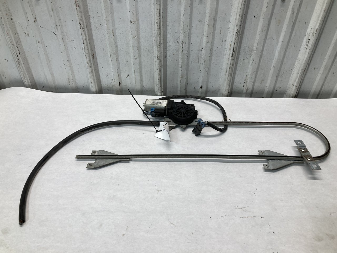 R21-6013 | Peterbilt 587 Front Door Window Regulator for Sale