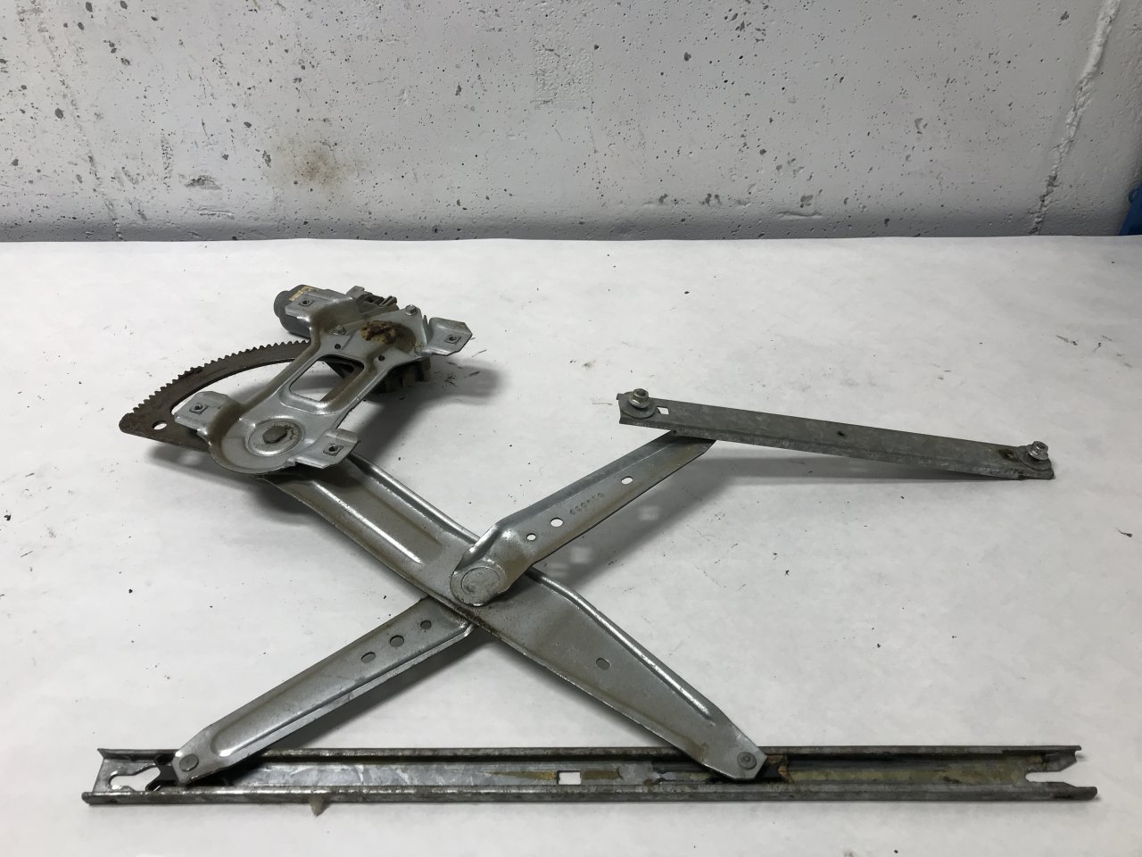 400610 | Ford F650 Front Door Window Regulator for Sale