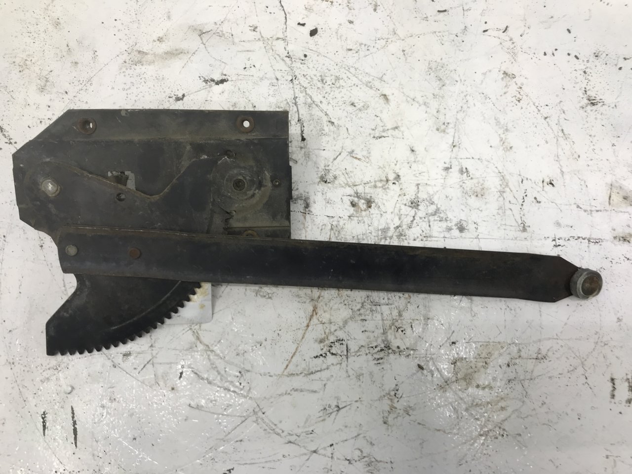 Freightliner FLT Front Door Window Regulator for Sale
