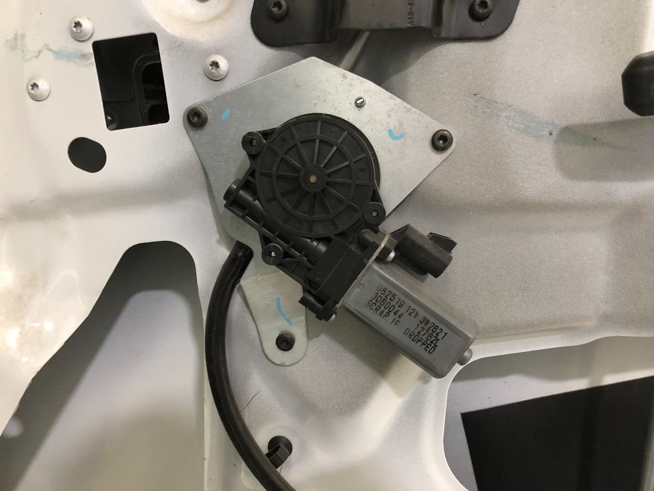 Freightliner M2 106 Front Door Window Regulator for Sale
