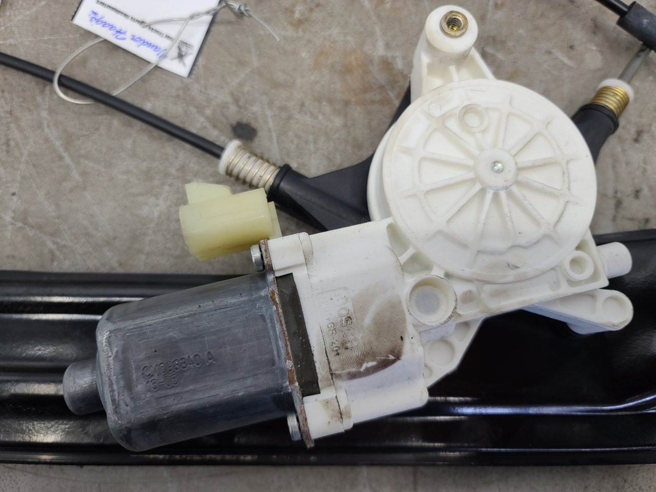 CM093340 A | Kenworth T680 Front Door Window Regulator for Sale