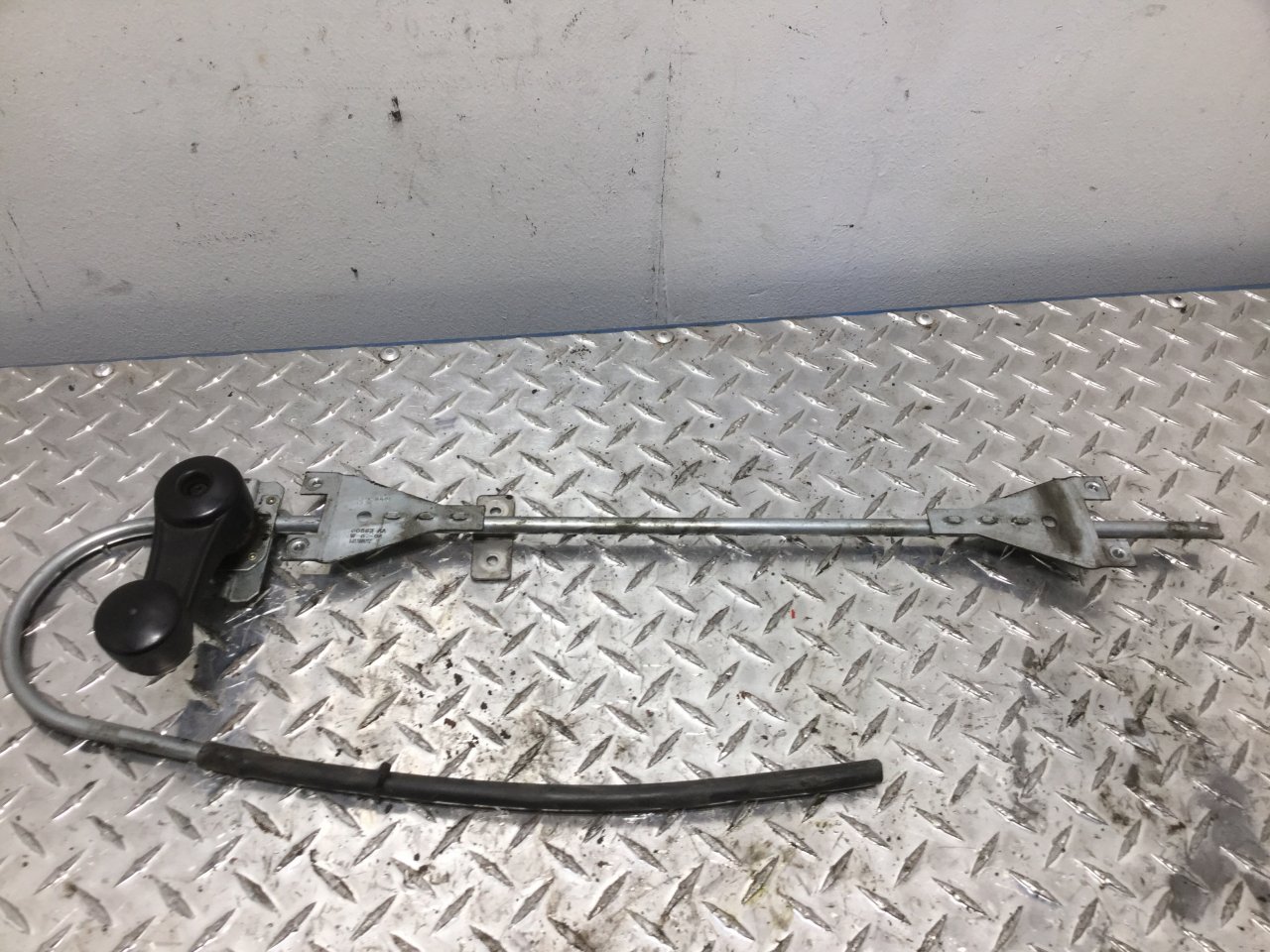 R211002 | Kenworth T800 Door Window Regulator, Front for Sale