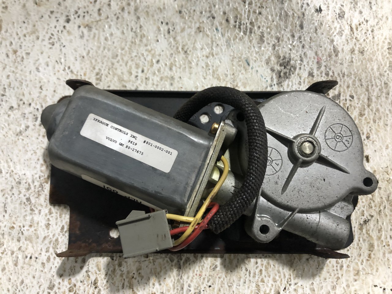 Volvo WAH Front Door Window Regulator for Sale
