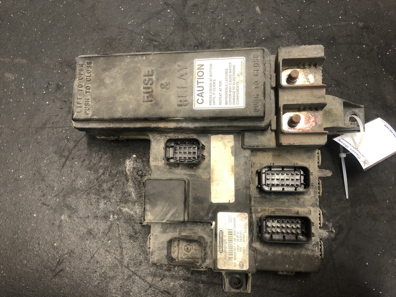 A06-75982-000 | Freightliner CASCADIA Electronic Chassis Control ...