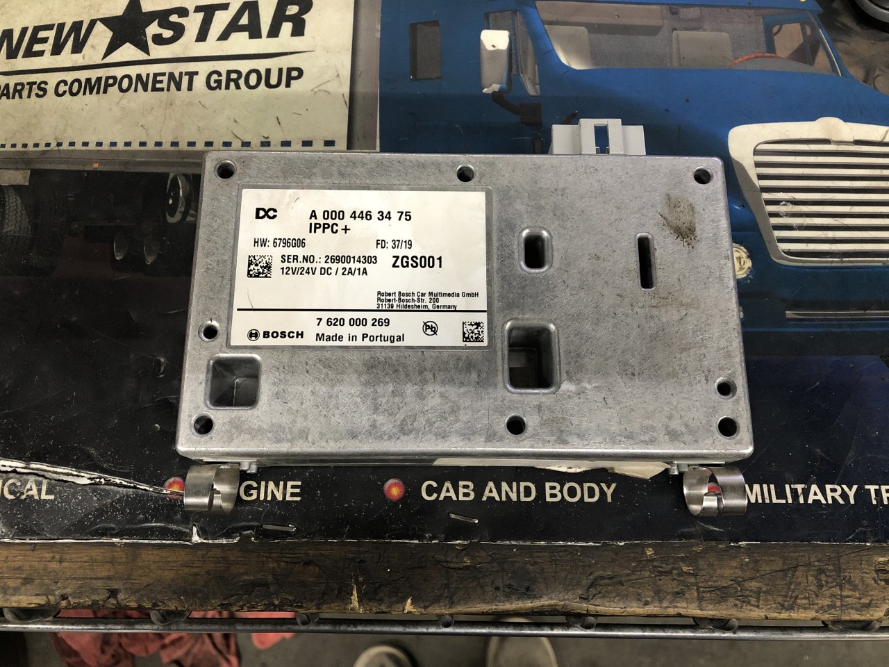 A0004463475 | Freightliner CASCADIA Electronic Chassis Control Module for S