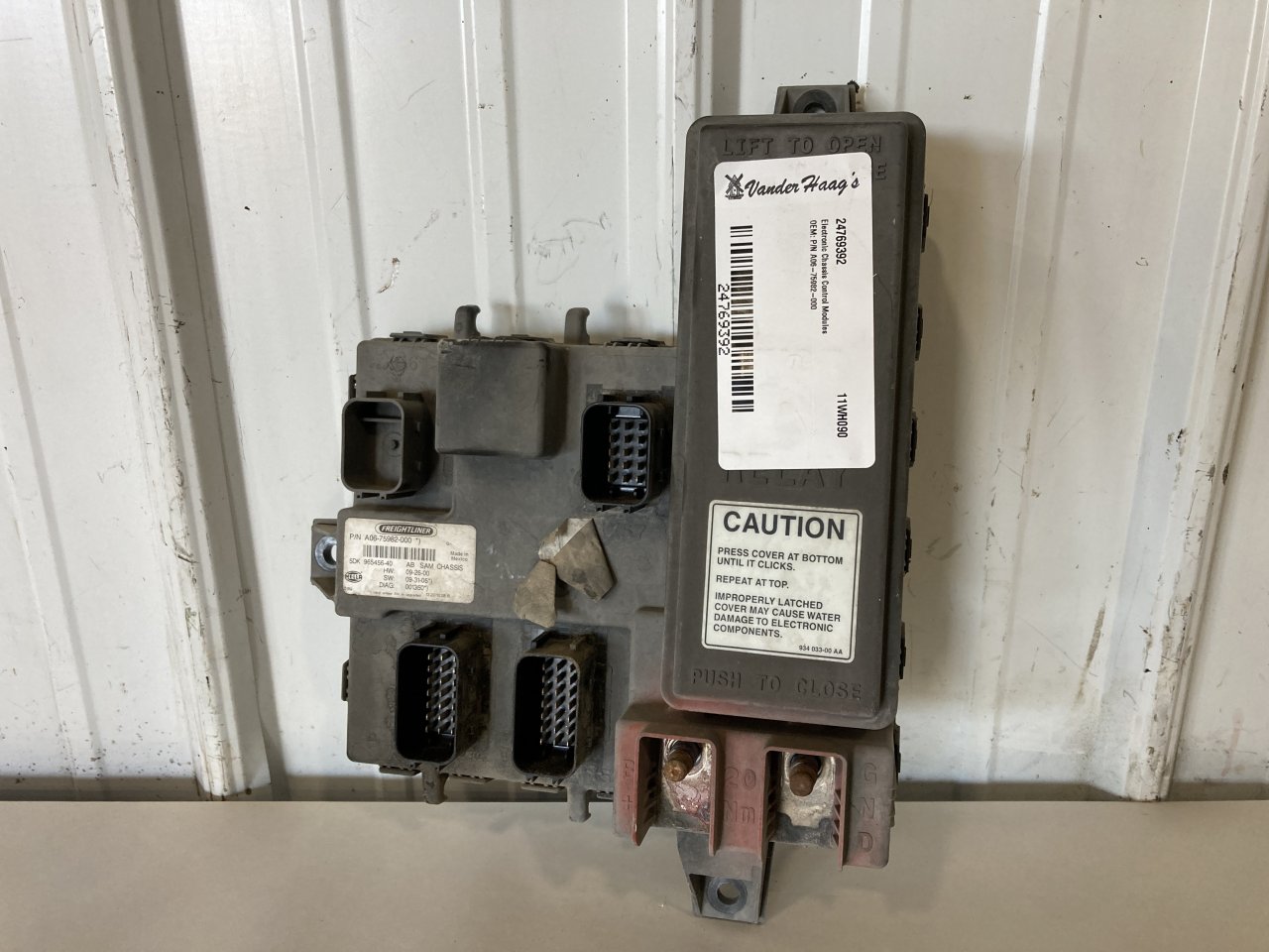 P/N A06-75982-000 | Freightliner CASCADIA Electronic Chassis Control Module