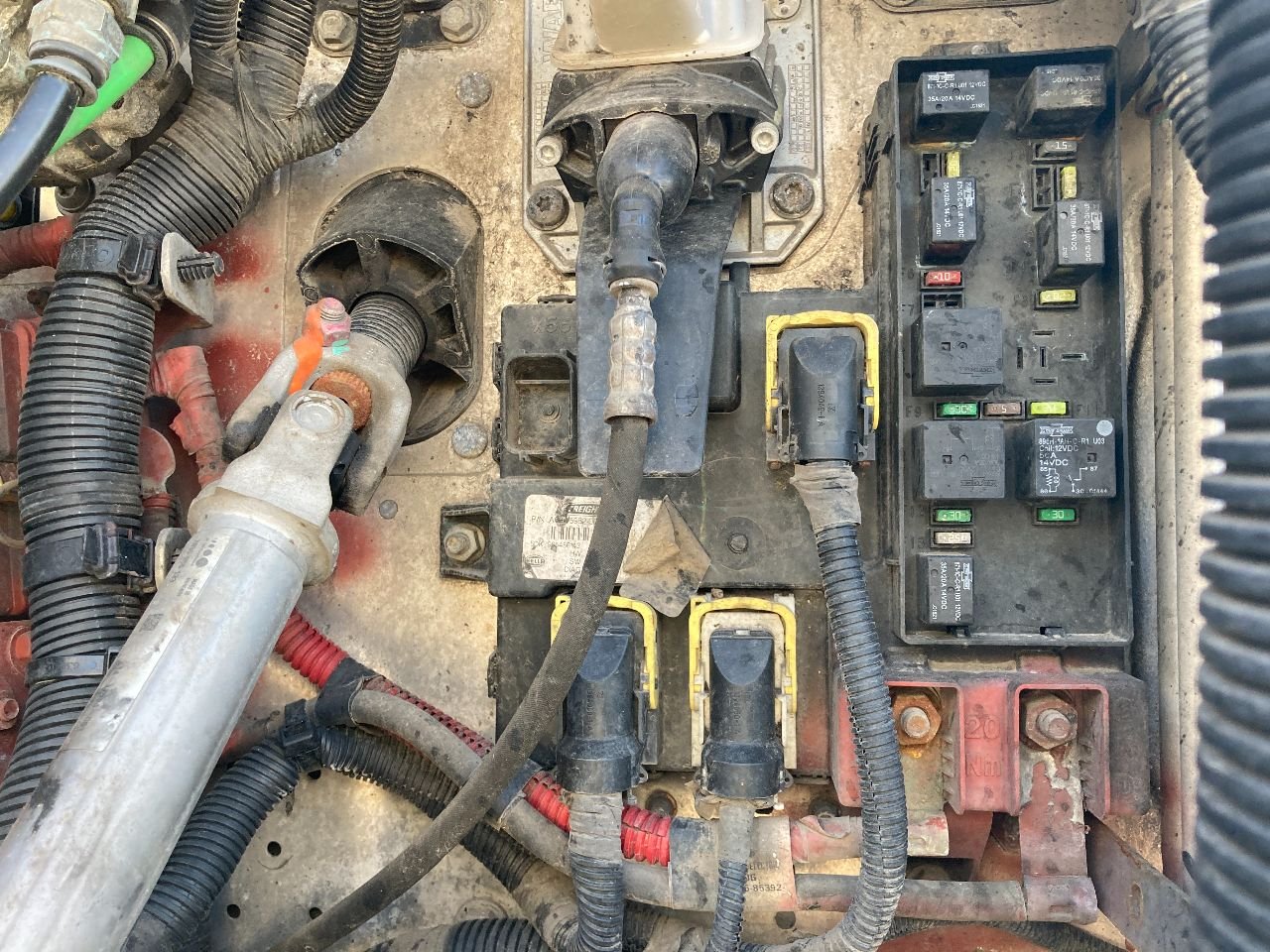 A06675982-003 | Freightliner CASCADIA Electronic Chassis Control Module for