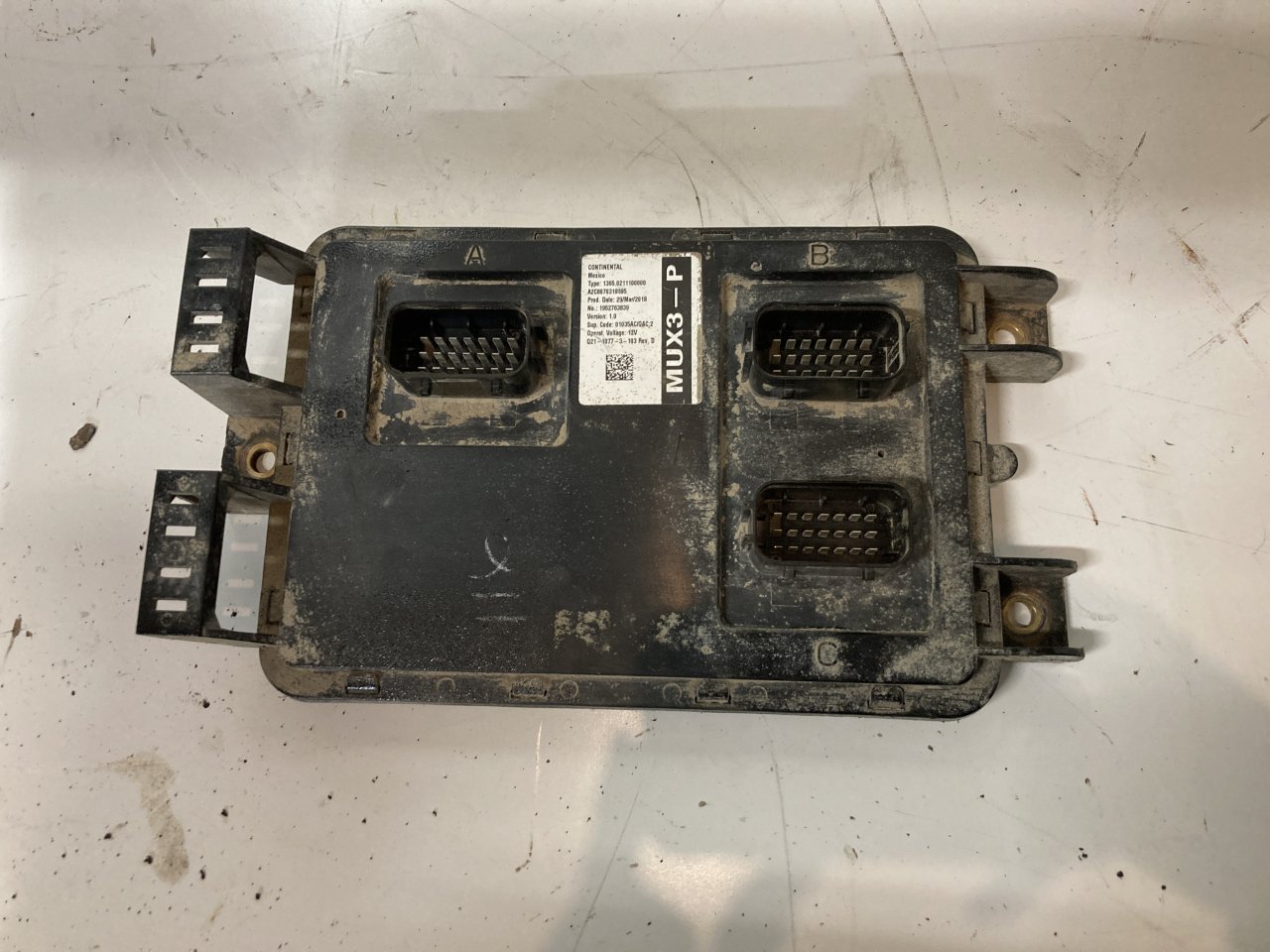 Q21-1077-3-103 | Kenworth T800 Electronic Chassis Control Module for Sale