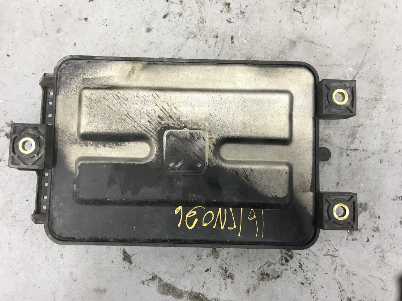Q21-1077-3-103 | Kenworth W900L Electronic Chassis Control Module for Sale