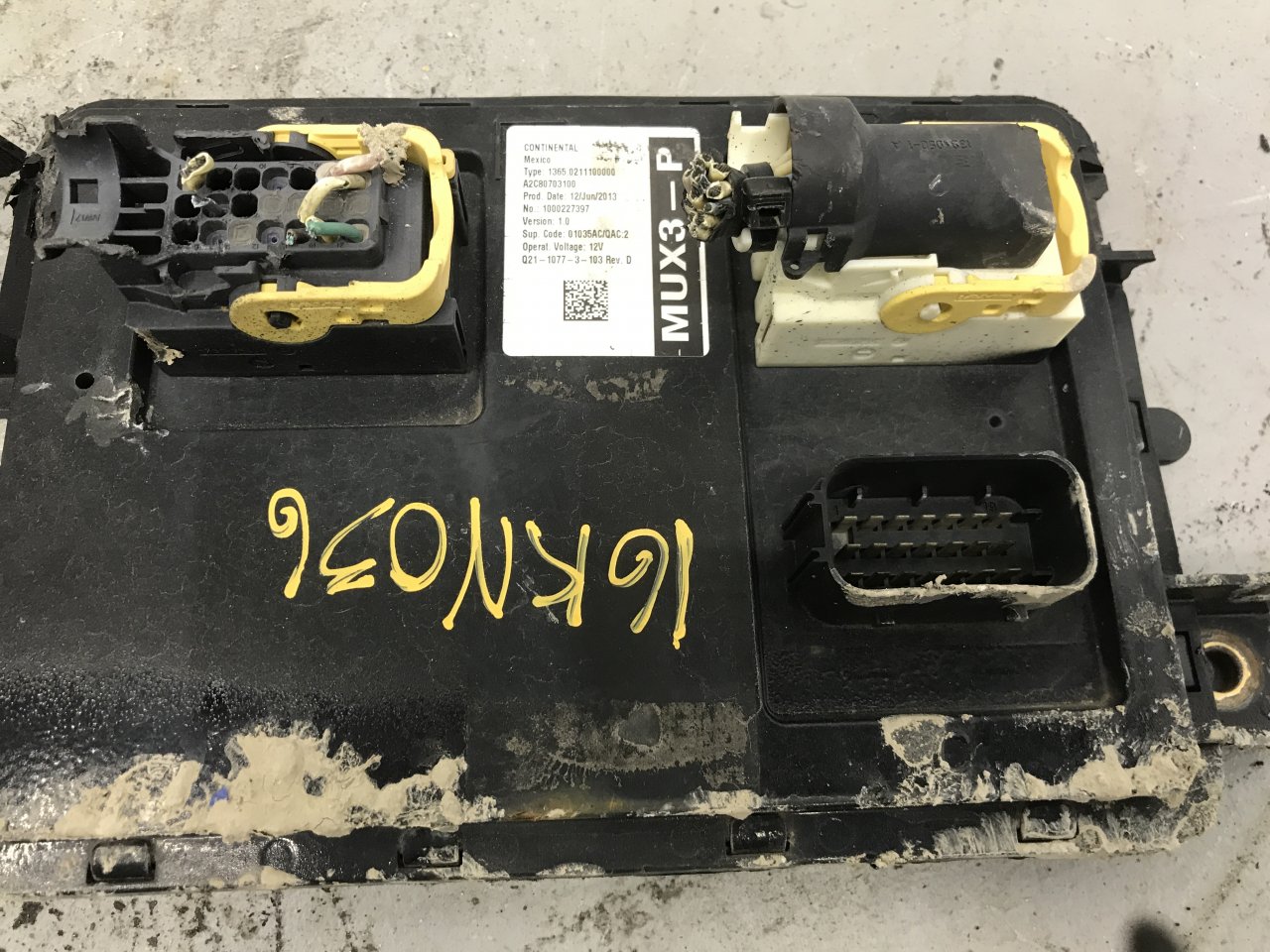 Q-1077-3-103 | Kenworth W900L Electronic Chassis Control Module for Sale