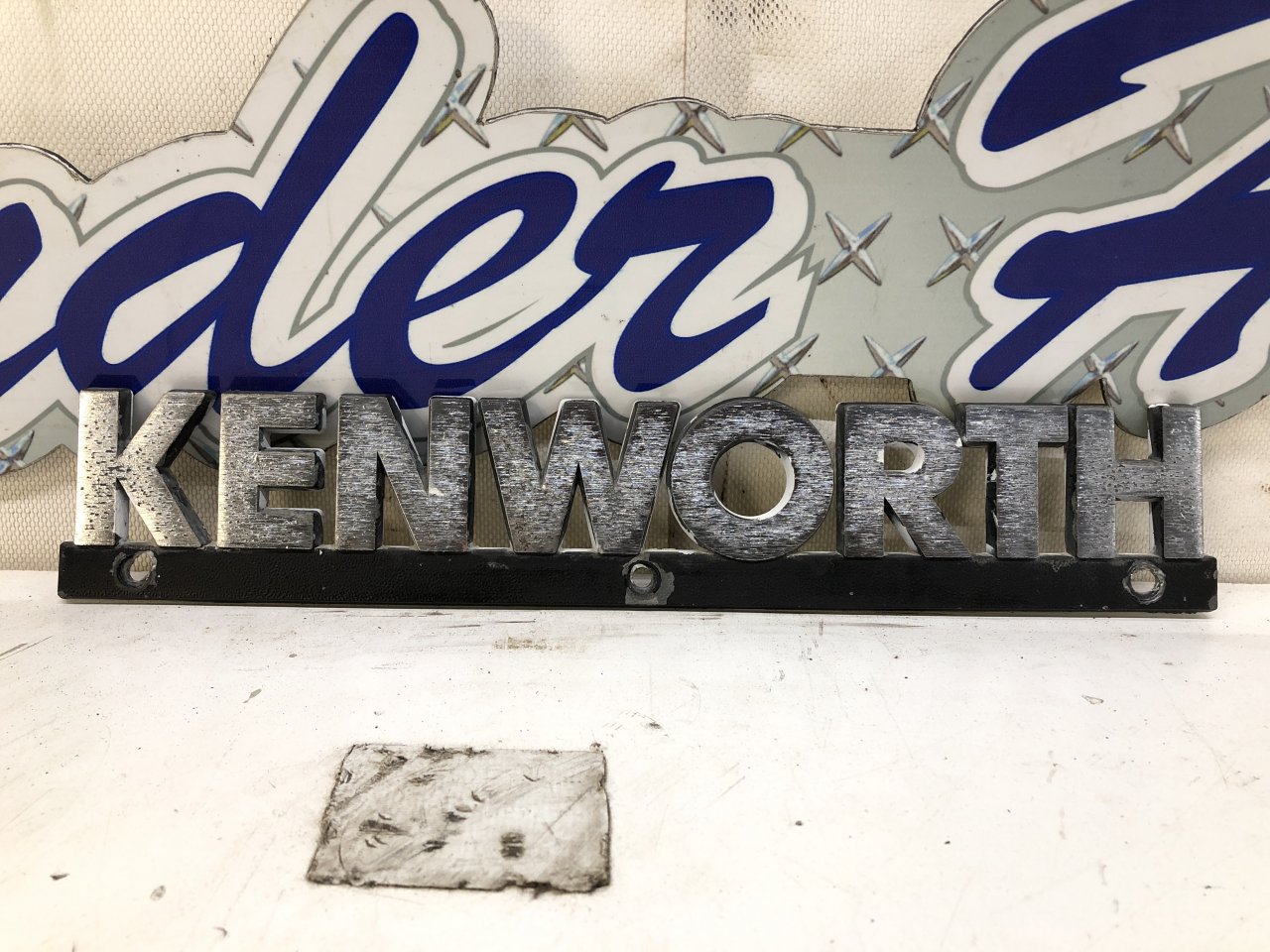 K281-1348 | Kenworth T800 Emblem for Sale