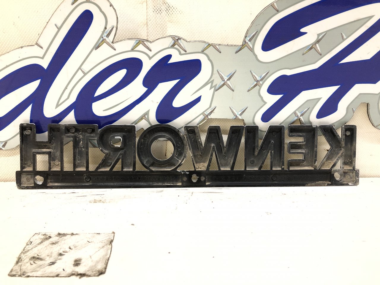 K281-1348 | Kenworth T800 Emblem for Sale
