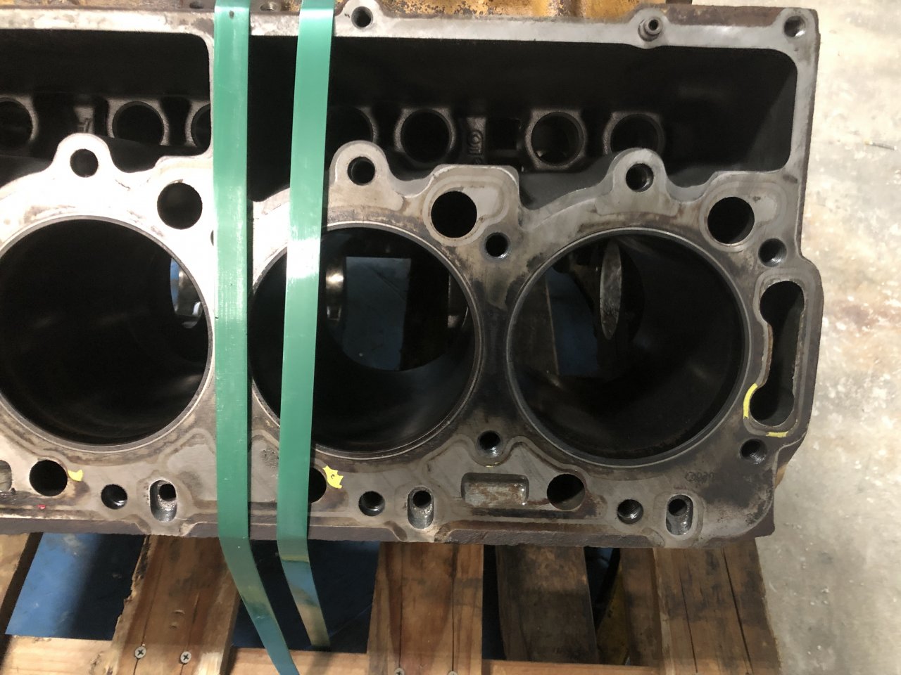 9N3758 | CAT 3208 Engine Block for Sale