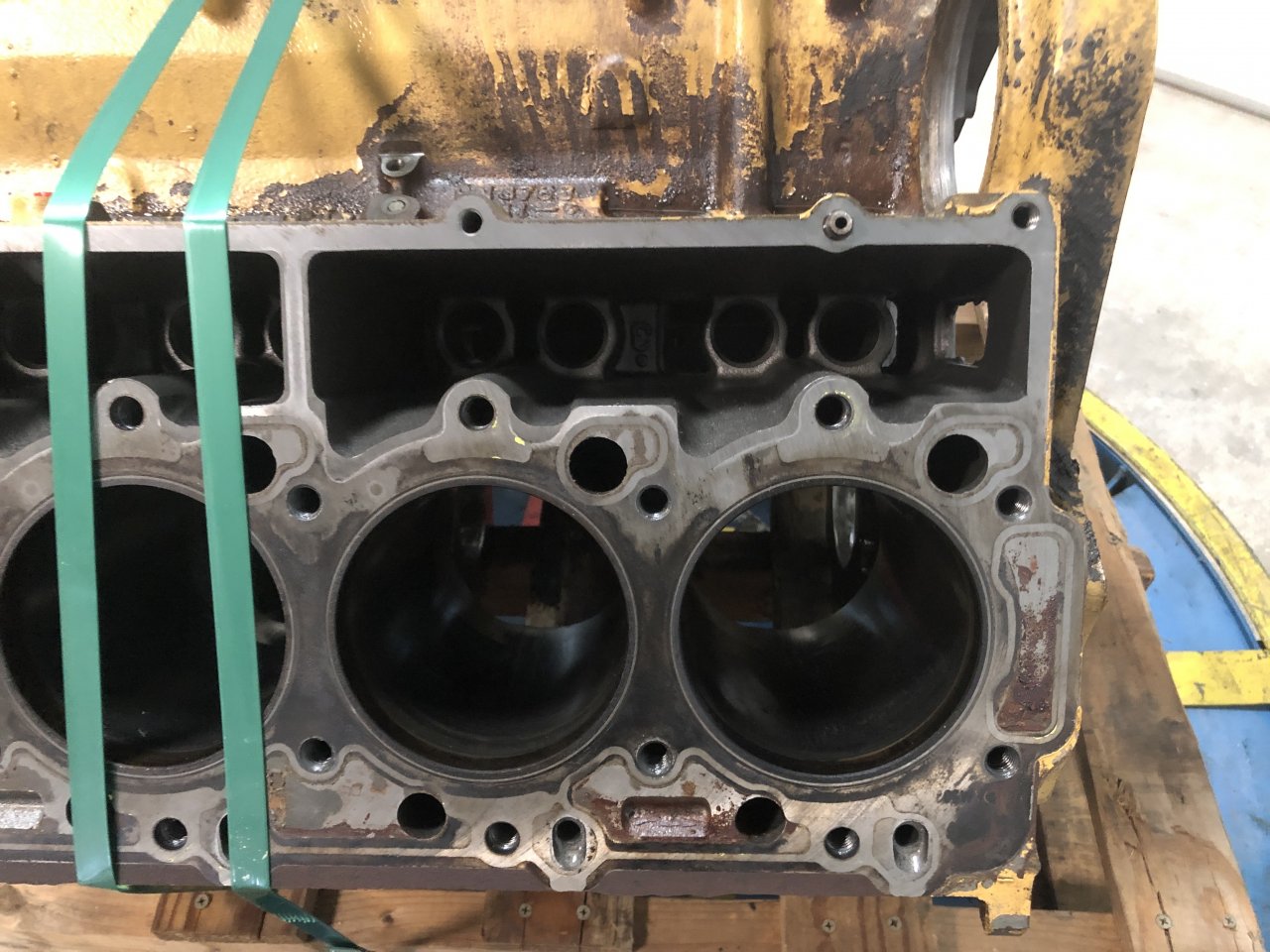 9N3758 | CAT 3208 Engine Block for Sale