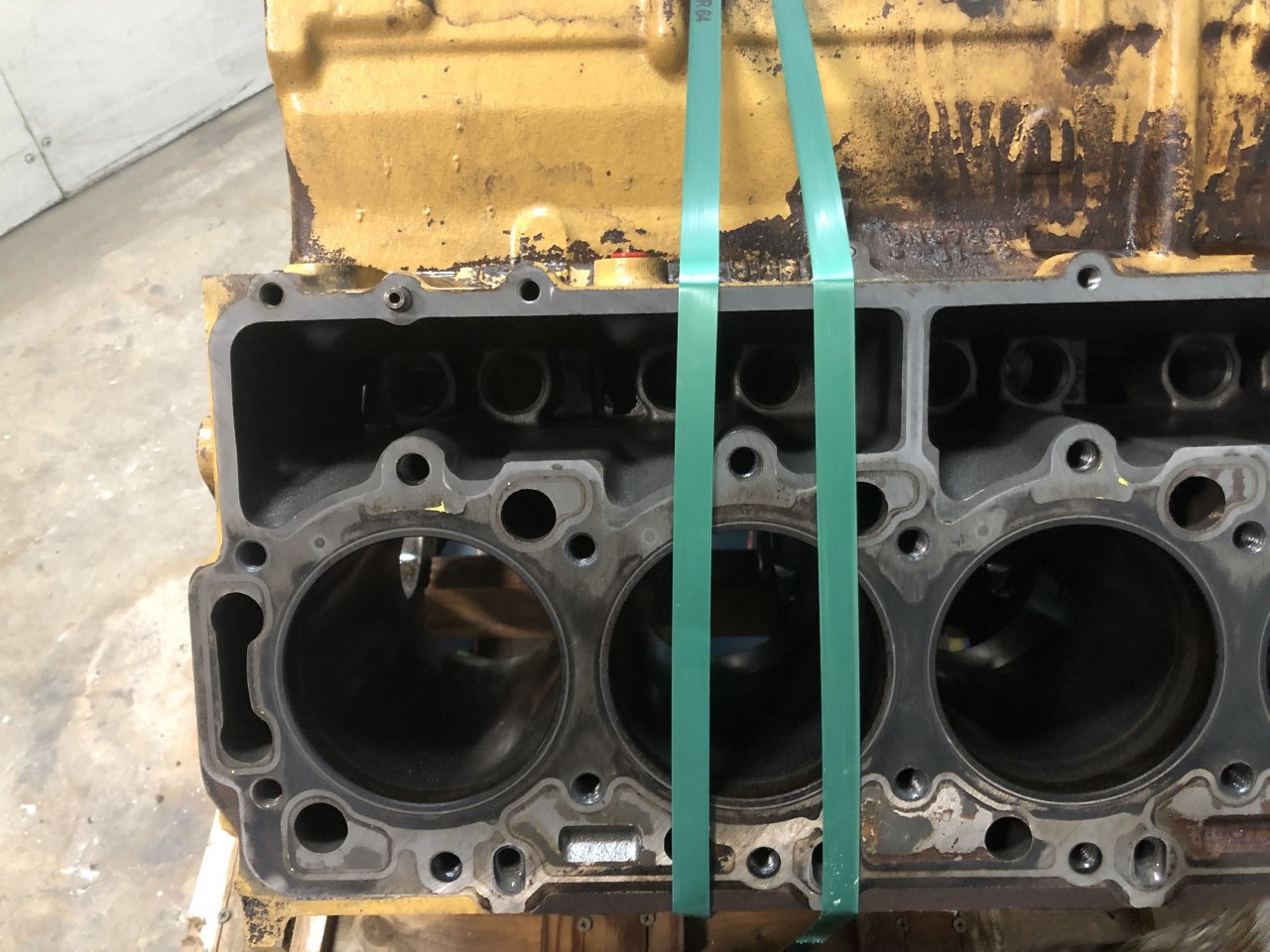 9N3758 | CAT 3208 Engine Block for Sale