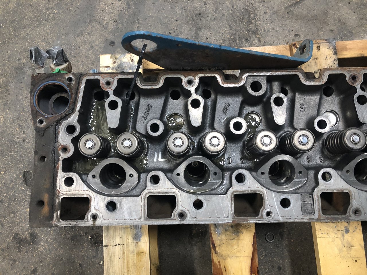 1827113C2 | International DT466E Engine Cylinder Head for Sale