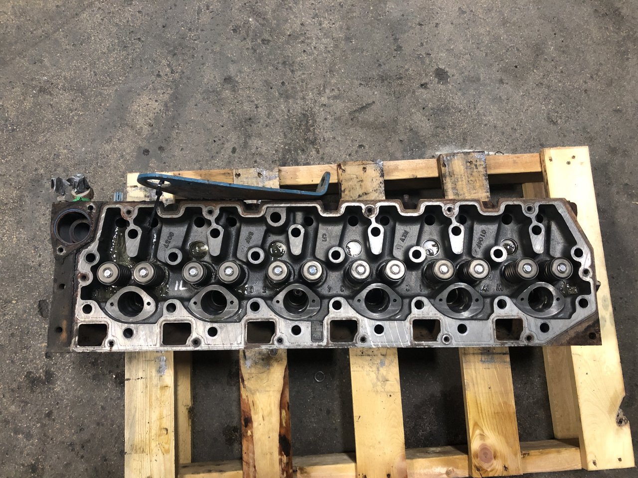 1827113C2 | International DT466E Engine Cylinder Head for Sale