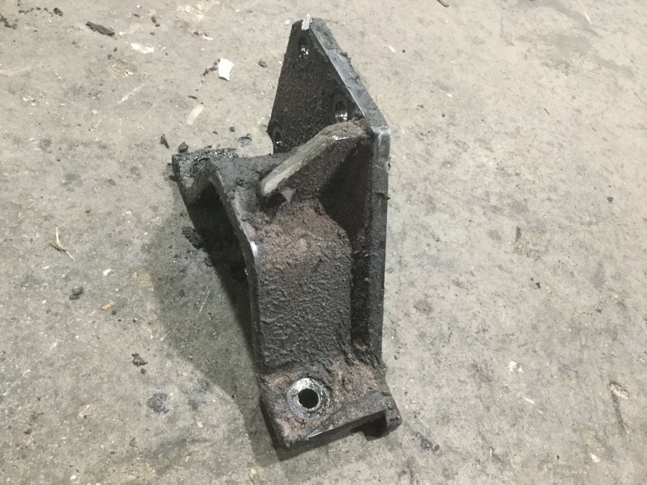F7HS6A070DA | CAT 3126 Engine Mount for Sale