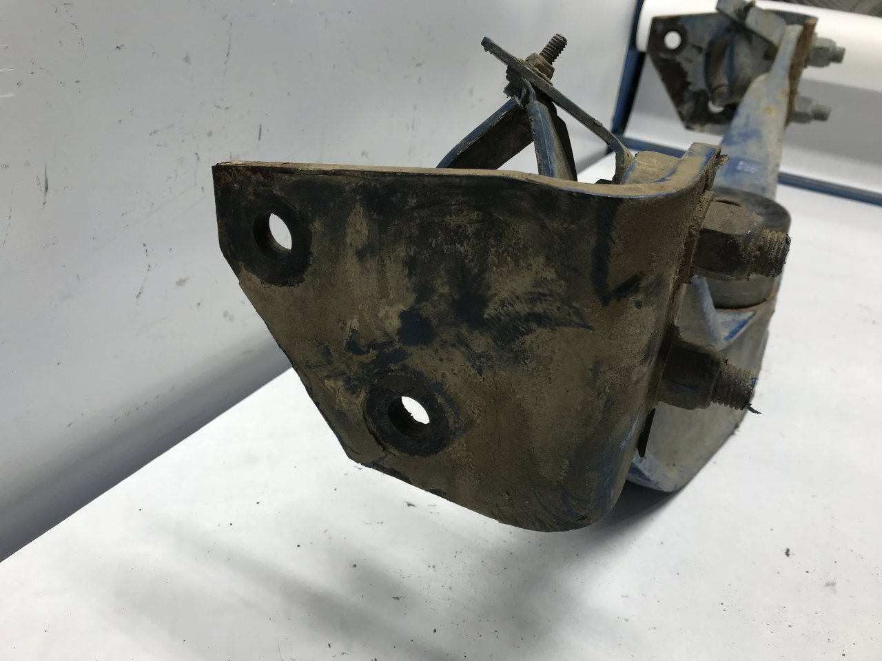 05-19977 | Detroit 60 SER 12.7 Engine Mount for Sale