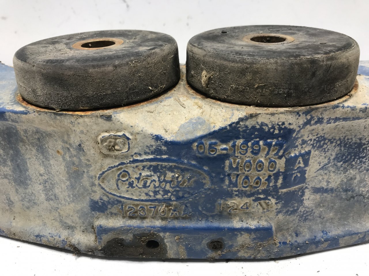 05-19977 | Detroit 60 SER 12.7 Engine Mount for Sale