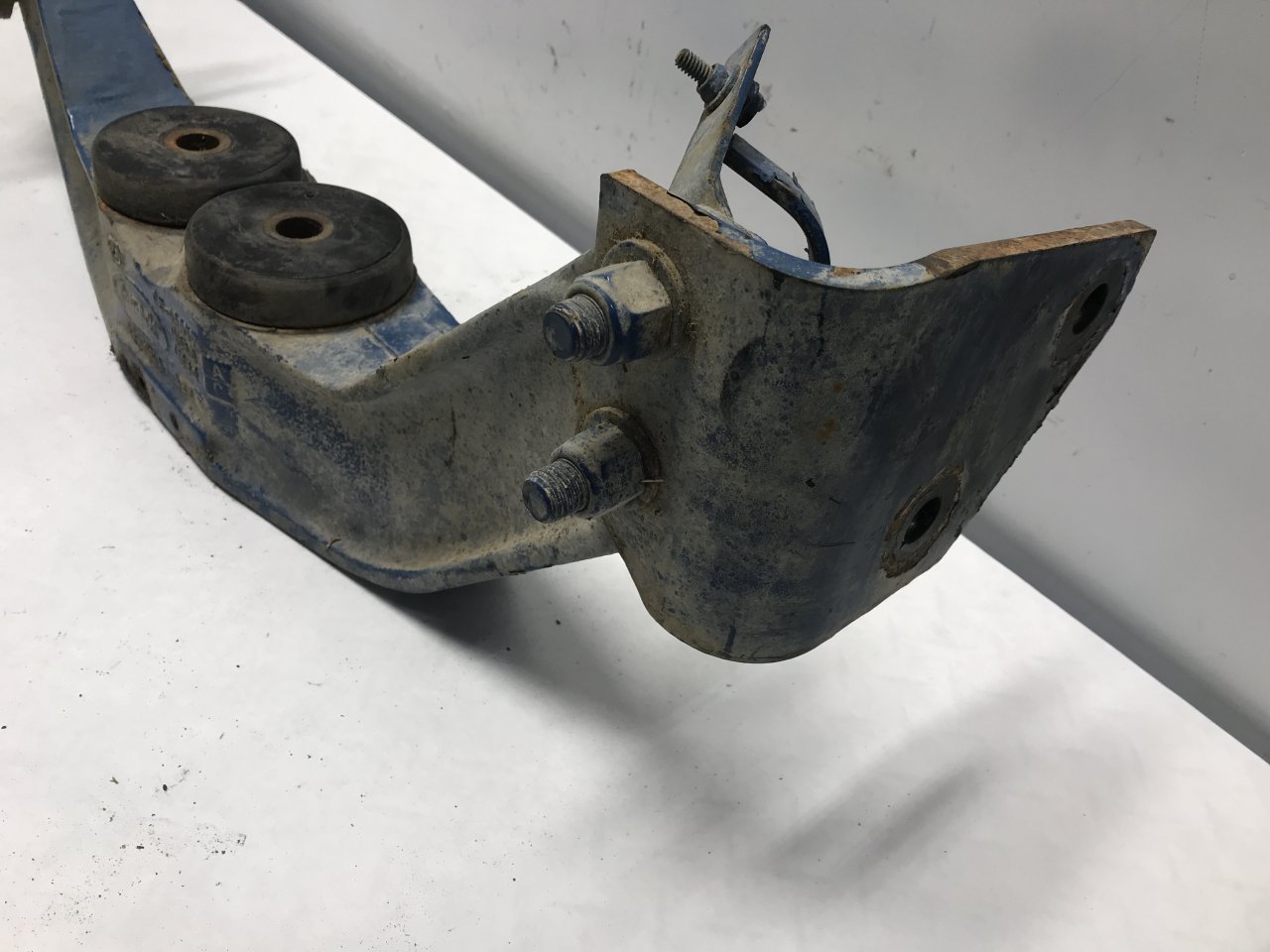 05-19977 | Detroit 60 SER 12.7 Engine Mount for Sale