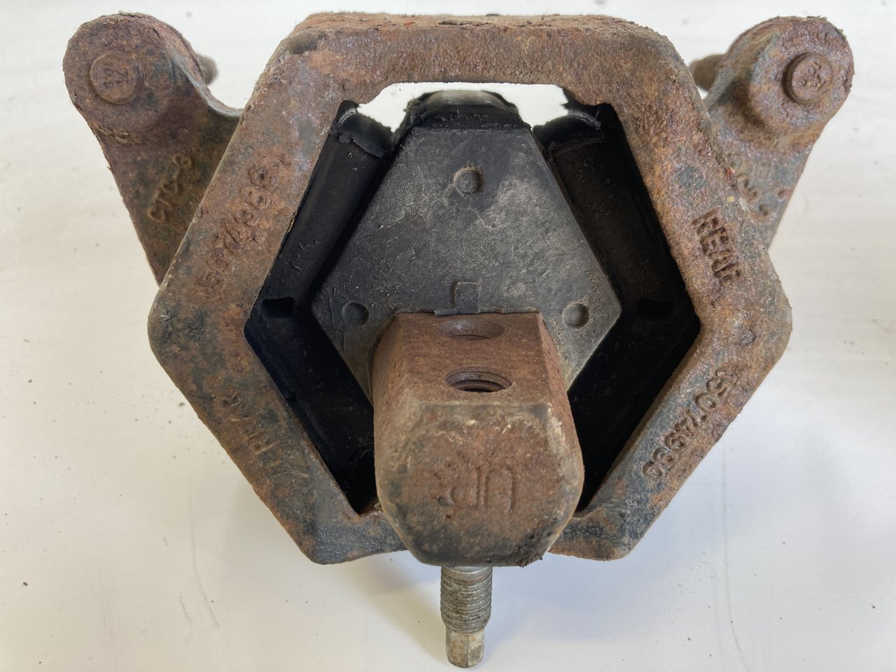 15074989 / 15074990 | GM 8.1L Engine Mount for Sale