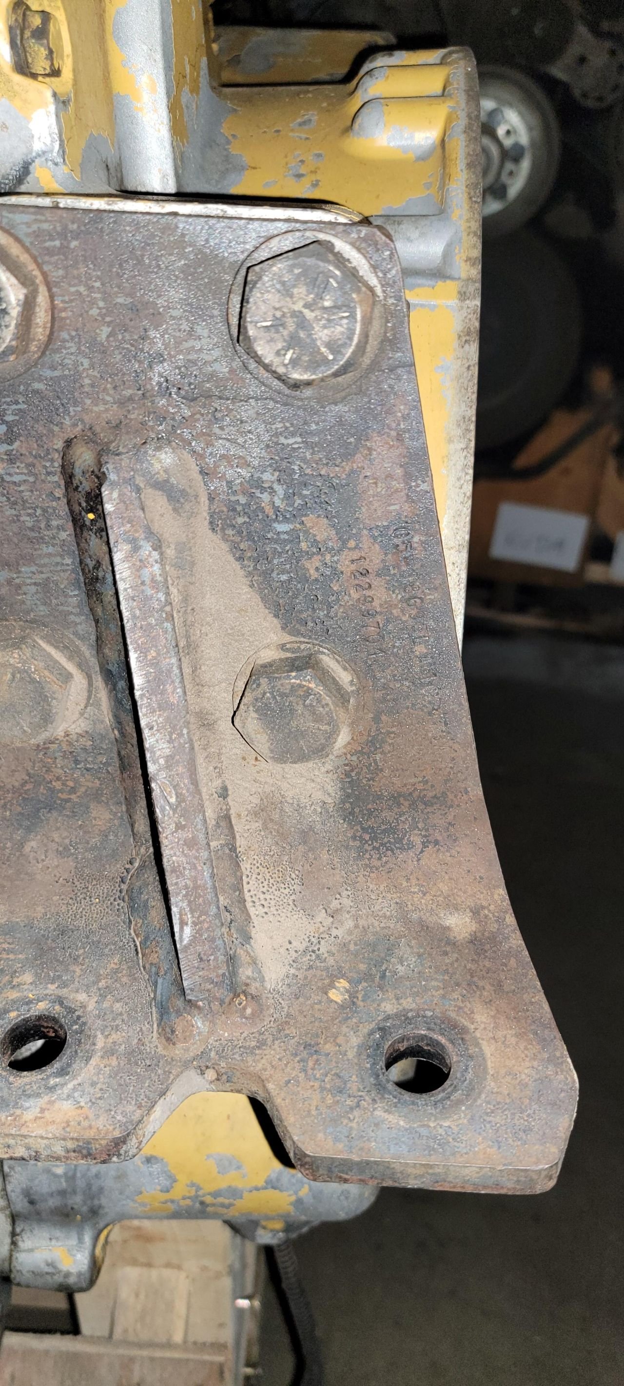 05-18695L | CAT C15 Engine Mount for Sale